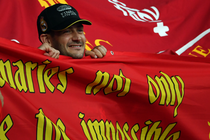 'It's our destiny' - Fans paint Liverpool red ahead of Champions League ...