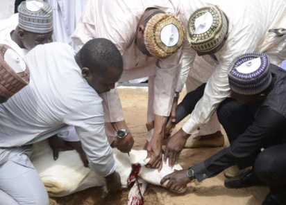 Photos : Symbolic slaughtering of ram during 2018 Eid-El-Kabir ...