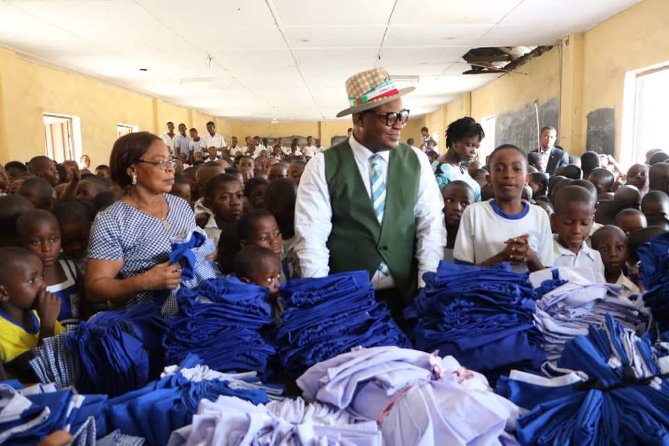 Governor Emmanuel's aide gives new uniforms to 600 pupils