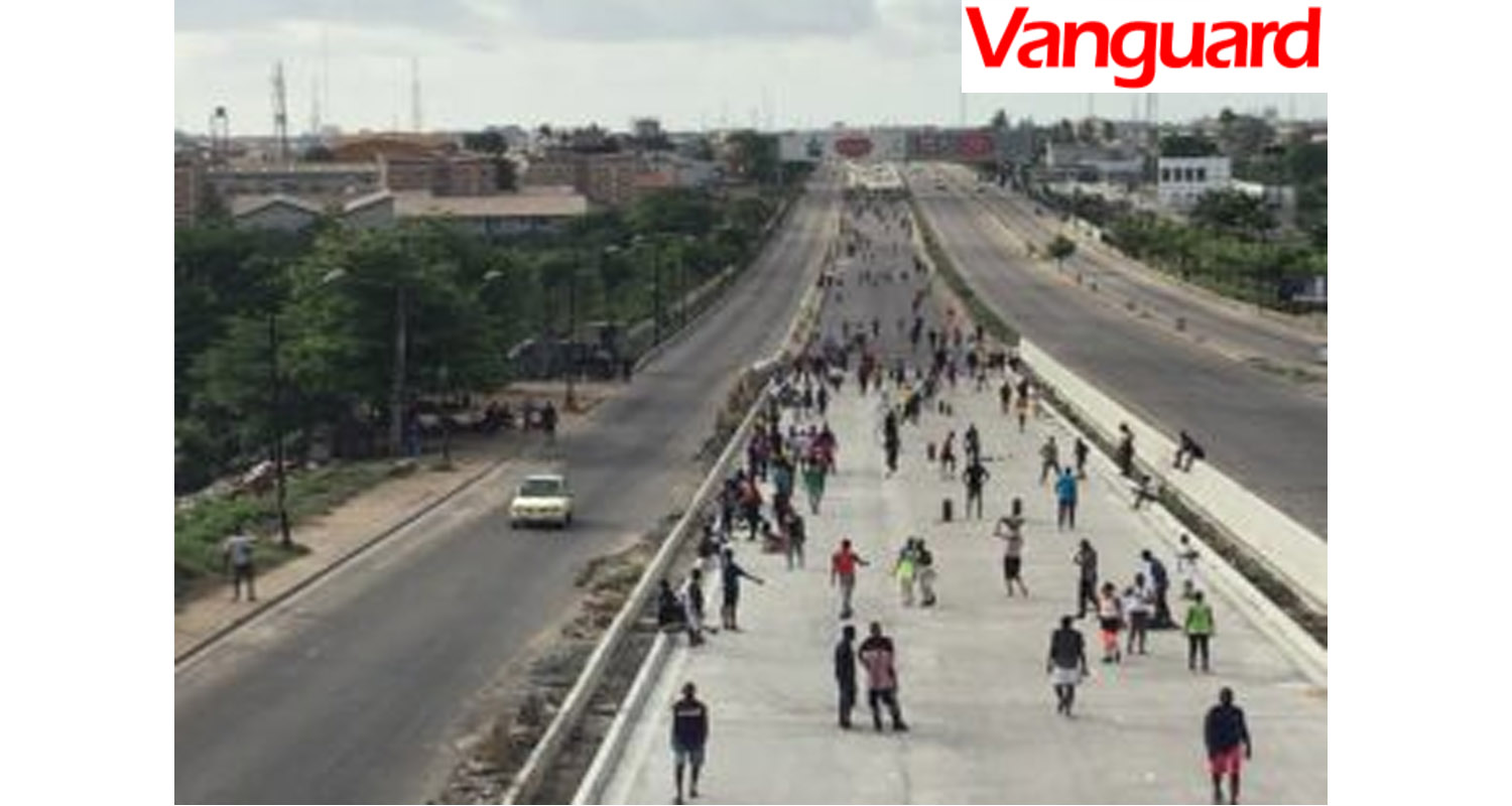 Lagosians on Gbagada expressway keeping fit amidst lockdown