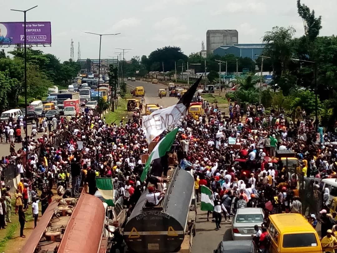 [Photos/Video] #EndSARS: Lawyers protest at Lagos House of Assembly ...