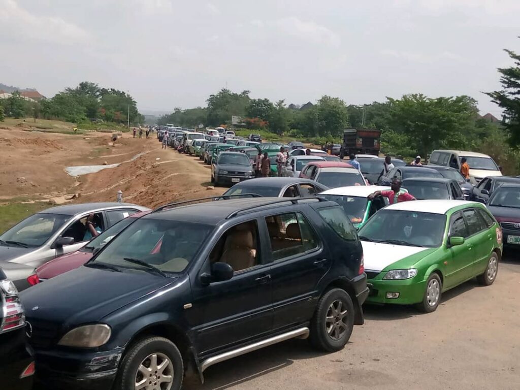 PHOTOS: Motorists groan as long queues, fuel scarcity hit Abuja - Vanguard News